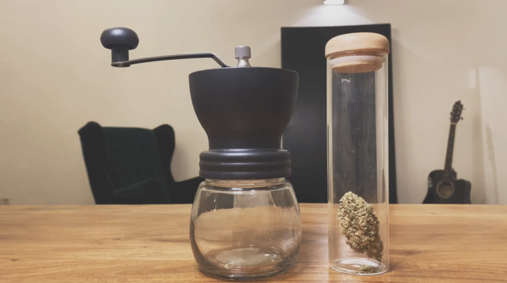 ASMR Weed - Joint Drehen wie ein Barista - WheresMyWeed.at